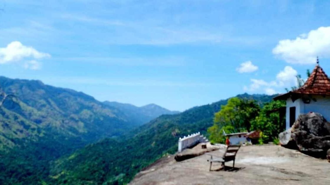 Temple Kahataruppa Galamuduna Pansala